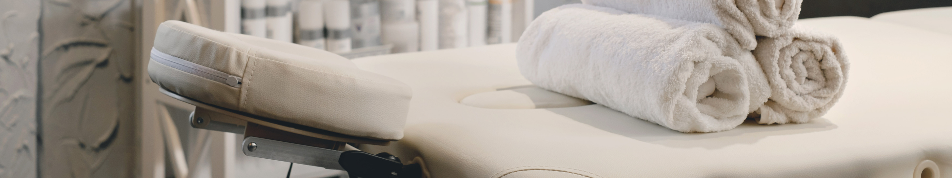 Tables de massage et manucure esthétique – Gouiran Beauté